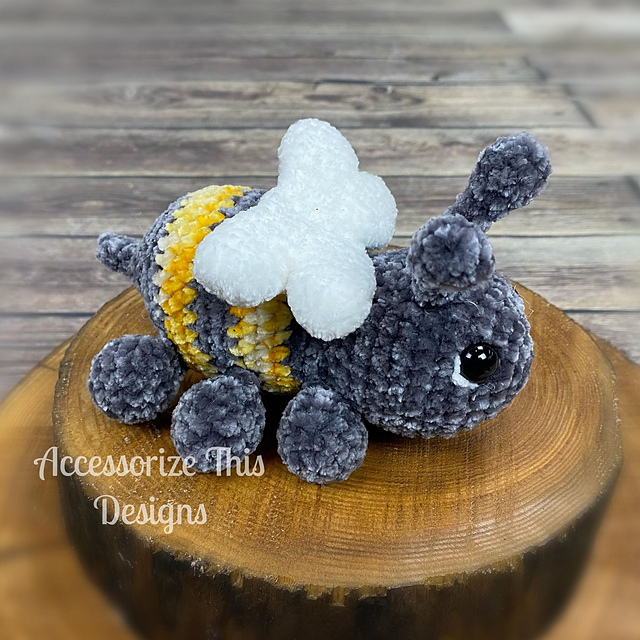 Ravelry: Pocket Pal Bee pattern by Darling Maple Designs
