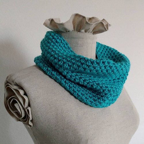 Ravelry: Simple Spiral Cowl pattern by Acorn to Oak
