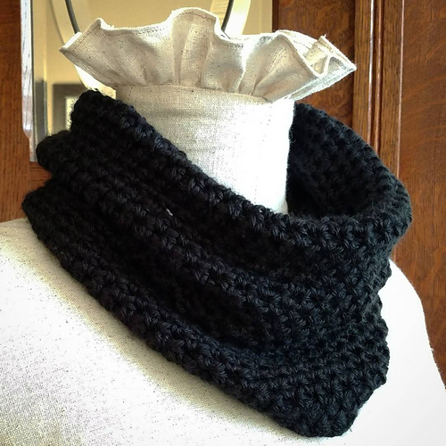 Ravelry: Simple Spiral Cowl pattern by Acorn to Oak