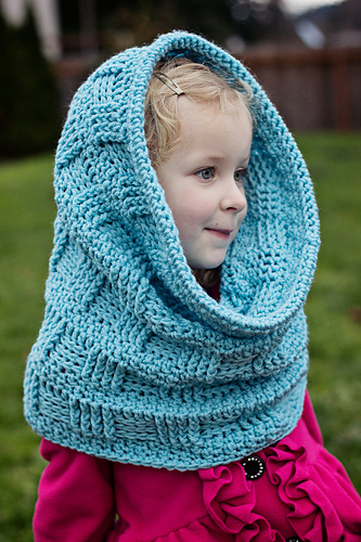 Ravelry: Cuddlebug Cowl pattern by Rebecca Lueck
