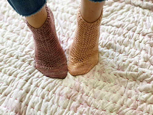 Ravelry: Fann Socks pattern by Alisa Hartzel