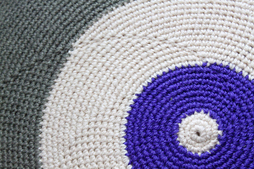 Ravelry: Rund pude pattern by Jeanette Bøgelund Bentzen