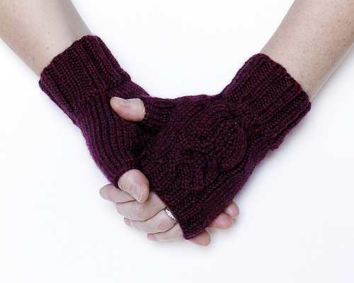 Ravelry: Knitted Owl Fingerless Mittens pattern by Albina Manning