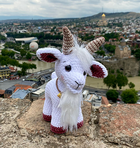 Ravelry: Frisky Goat pattern by Alena Titova