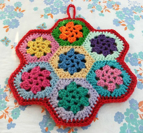 Ravelry: Hexi Pot Holder pattern by Alexandra Mackenzie
