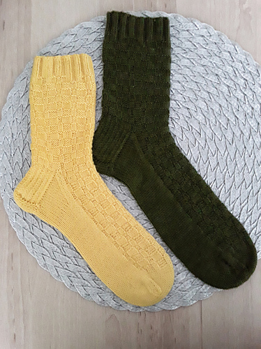 Ravelry: Funny socks pattern by Alfinur Kashaeva