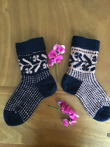 Ravelry: Pictus socks pattern by Teti Lutsak