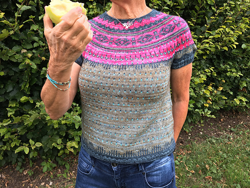 Ravelry: Usekh (guldkragen) pattern by marias garn