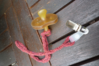Ravelry: Alien's Pacifier-keeper