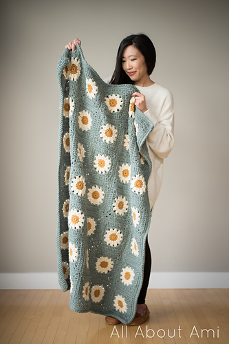 Ravelry: Cozy Days Daisy Blanket pattern by Stephanie Jessica Lau
