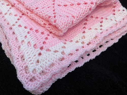Ravelry: Double Diamonds Baby Blanket pattern by Alla Bella