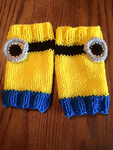 Ravelry: Despicable Me Minion Fingerless Mitts pattern by Alley Kat's ...