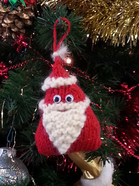 Ravelry: Triangular Santa pattern by Mariù AlpiKnit