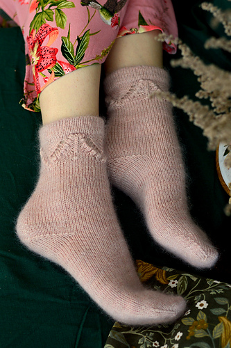 Ravelry: Suave Socks pattern by "Amanita" Agata Mackiewicz
