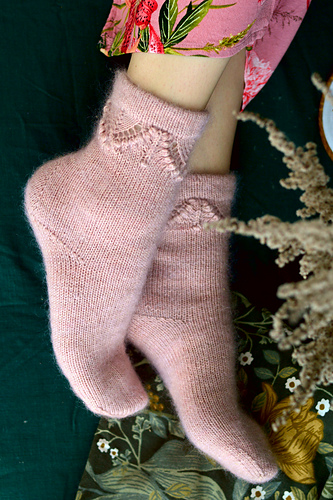 Ravelry: Suave Socks pattern by "Amanita" Agata Mackiewicz