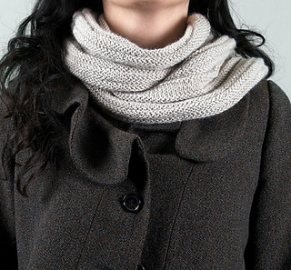Ravelry: Snowy Owl Loop Scarf pattern by Americo Original Design Team