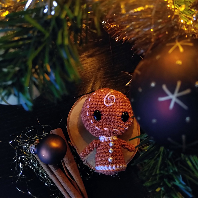 Ravelry: gingerbread man pattern by Ami Fan