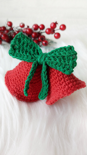 Ravelry: Christmas bells ornament pattern by Oksana Davydchuk