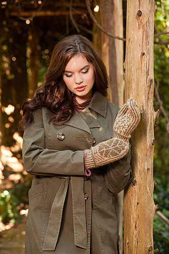 Ravelry: Big Leaf Mittens pattern by Amy Gunderson