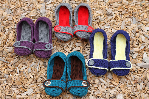 Ravelry: Violet Women's House Slipper pattern by Lorin Jean