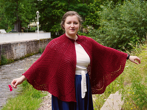 Ravelry: Ruby phoenix capelet pattern by Andrea Cretu
