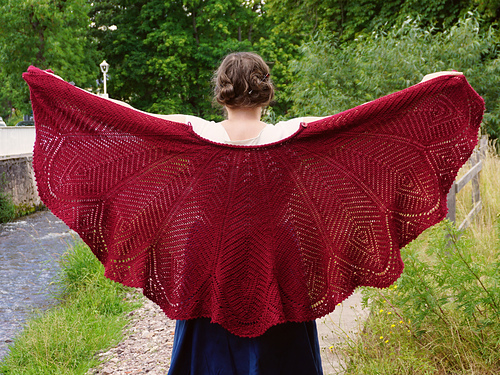 Ravelry: Ruby phoenix capelet pattern by Andrea Cretu