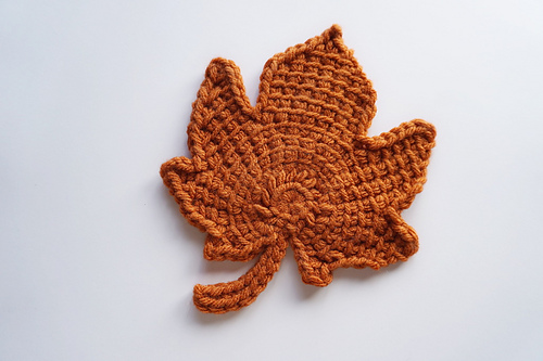 Ravelry: Fall leaf garland pattern by Andrea Cretu