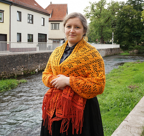Ravelry: Darova filet shawl pattern by Andrea Cretu