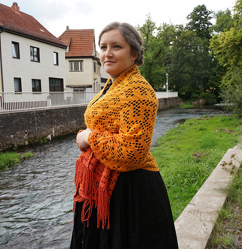 Ravelry: Darova filet shawl pattern by Andrea Cretu