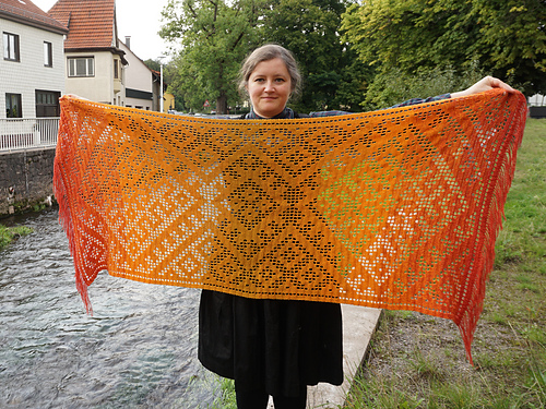 Ravelry: Darova filet shawl pattern by Andrea Cretu