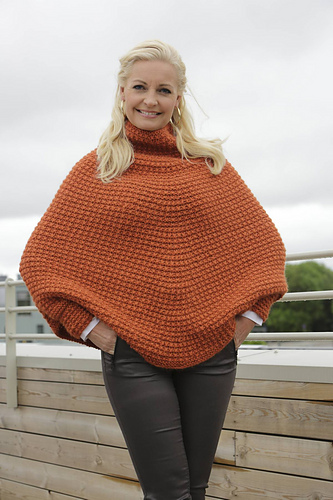 Ravelry: Poncho og ørevarmer pattern by Denise Samson