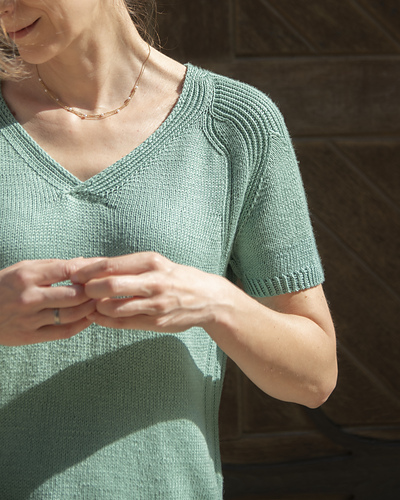 Ravelry: Sway Line Tee V-neck pattern by Aneta Bleyer
