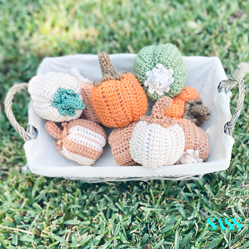 Ravelry: Mini Country Pumpkin pattern by Angie Dooley