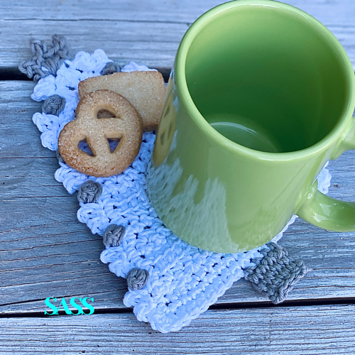 Ravelry: Merry Mug Rug pattern by Angie Dooley