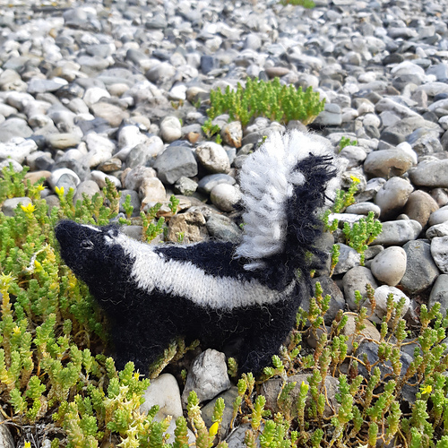 Ravelry: Striped skunk (and mini skunk) pattern by Viv's Knits