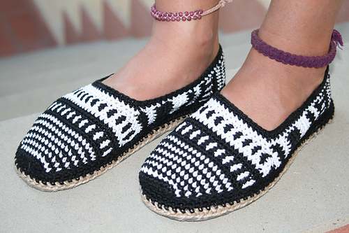 Ravelry: Happy Scrap Adult Slippers pattern by Sophie and Me-Ingunn Santini