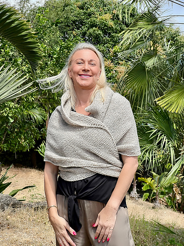 Ravelry: Bea Shawl pattern by Anna Goetze