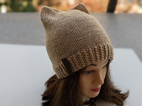 Ravelry: Cat Ears Hat pattern by Annanitato Lolo