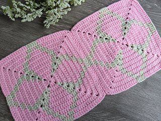Ravelry: Two-Color Flower Granny Square pattern by Annanitato Lolo