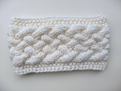 Ravelry: Cable Ear Warmer pattern by Annanitato Lolo