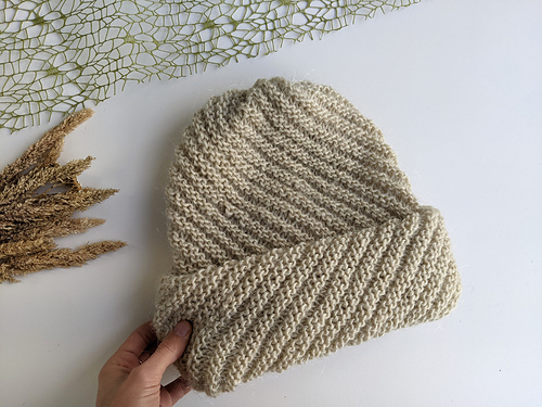 Ravelry: Flat Diagonal Hat pattern by Annanitato Lolo