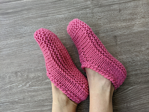 Ravelry: Flat Two-Needles Slippers pattern by Annanitato Lolo