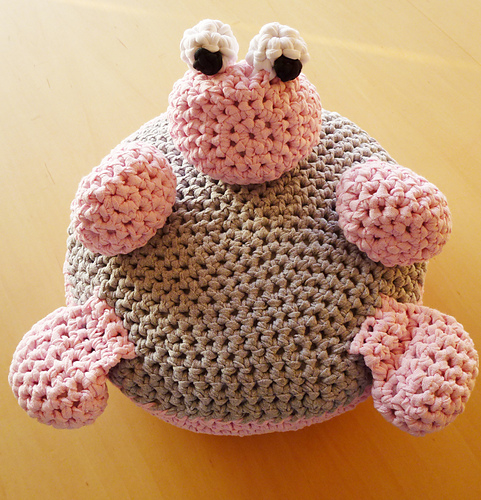 Ravelry: Turtle Pillow pattern by Annemarie Benthem