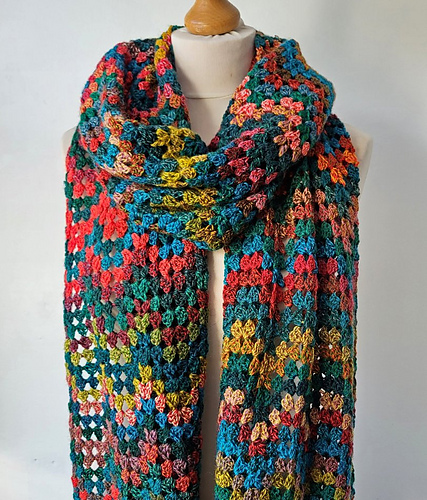 Ravelry: Color Shift Scarf pattern by Carmen Heffernan