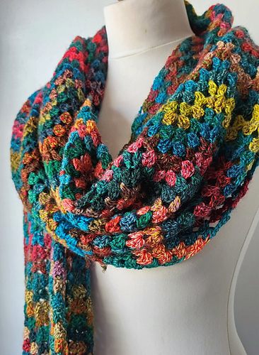 Ravelry: Color Shift Scarf pattern by Carmen Heffernan