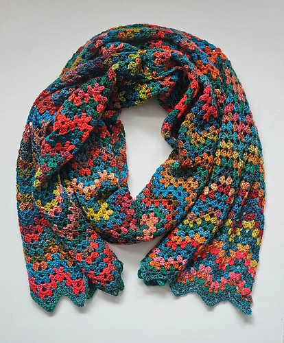 Ravelry: Color Shift Scarf pattern by Carmen Heffernan
