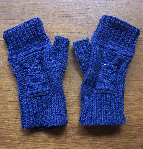 Ravelry: Simple 2 needle mitts pattern by Jacqui Bennett