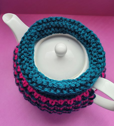 Ravelry: Tea cosie using double 8 ply pattern by Annie Reilly