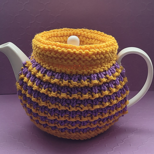 Ravelry: Tea cosie using double 8 ply pattern by Annie Reilly