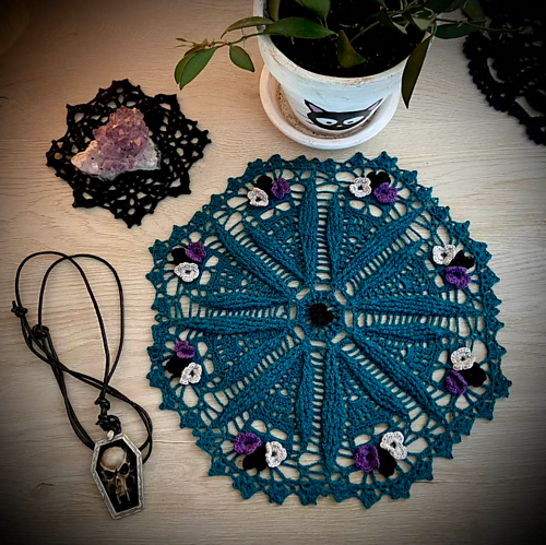 Ravelry: Belladonna pattern by Ann Wanamaker
